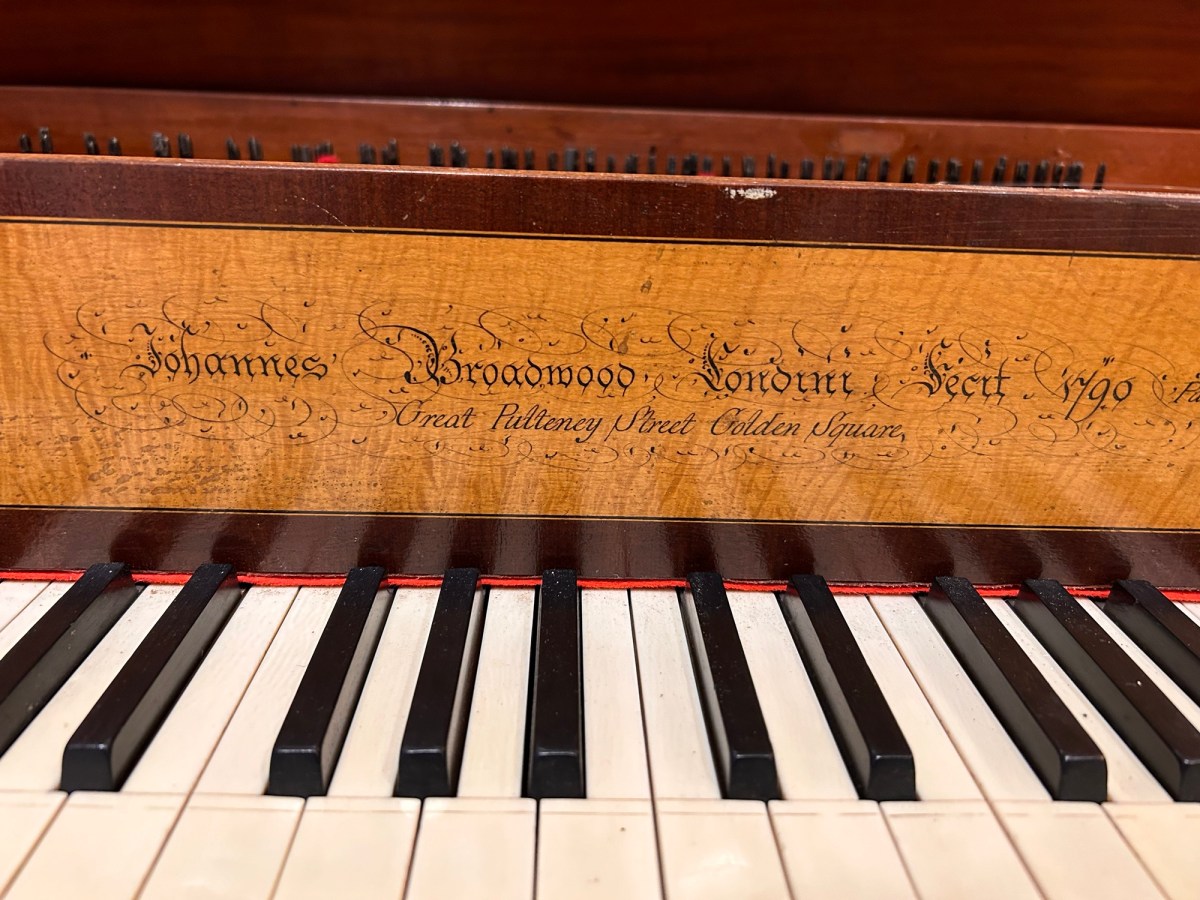 Touching the fingerprints of ghosts – Suzy Robinson soprano
